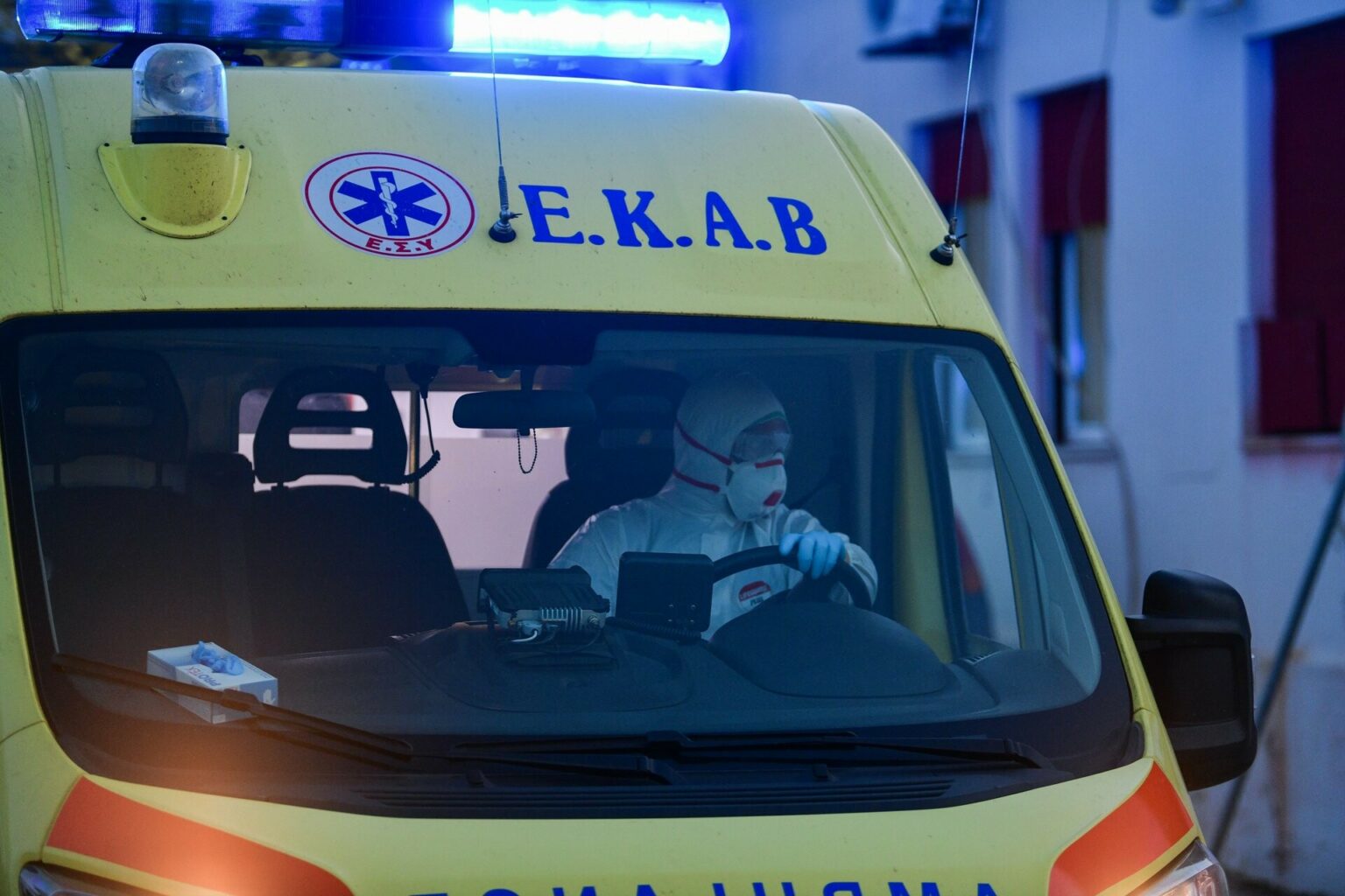 Σοκ στο Ηράκλειο: Βρέθηκε 47χρονος να χαροπαλεύει αιμόφυρτος στην ...