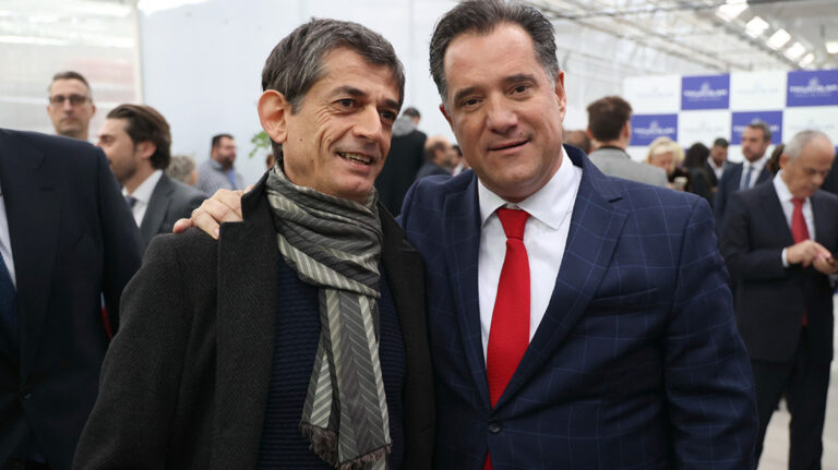 Ο Καρανικας που έβγαινε φωτογραφιες με τον Αδωνι αναρωτιέται τι εγινε ...